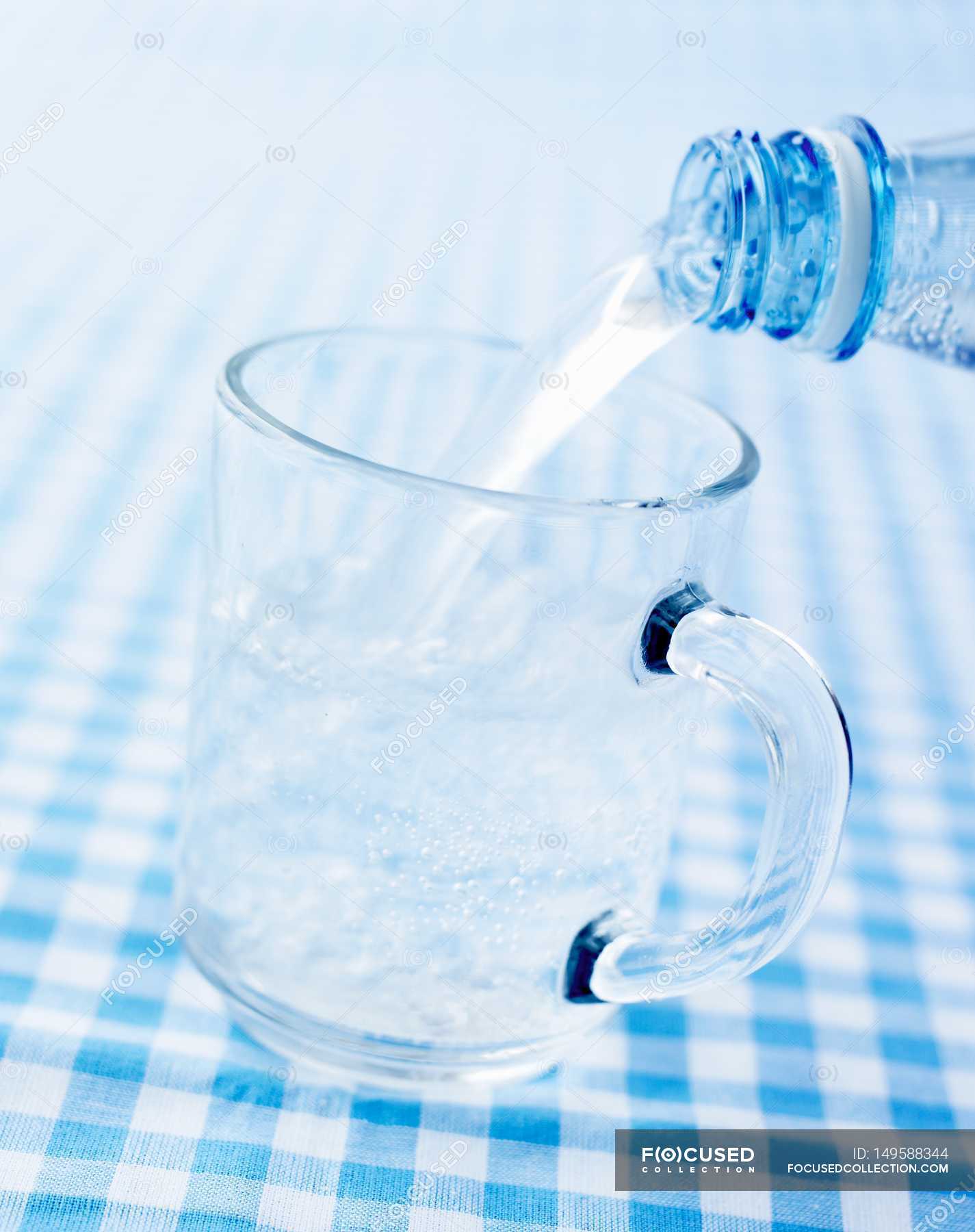 Pouring mineral water — action, refreshing - Stock Photo | #149588344