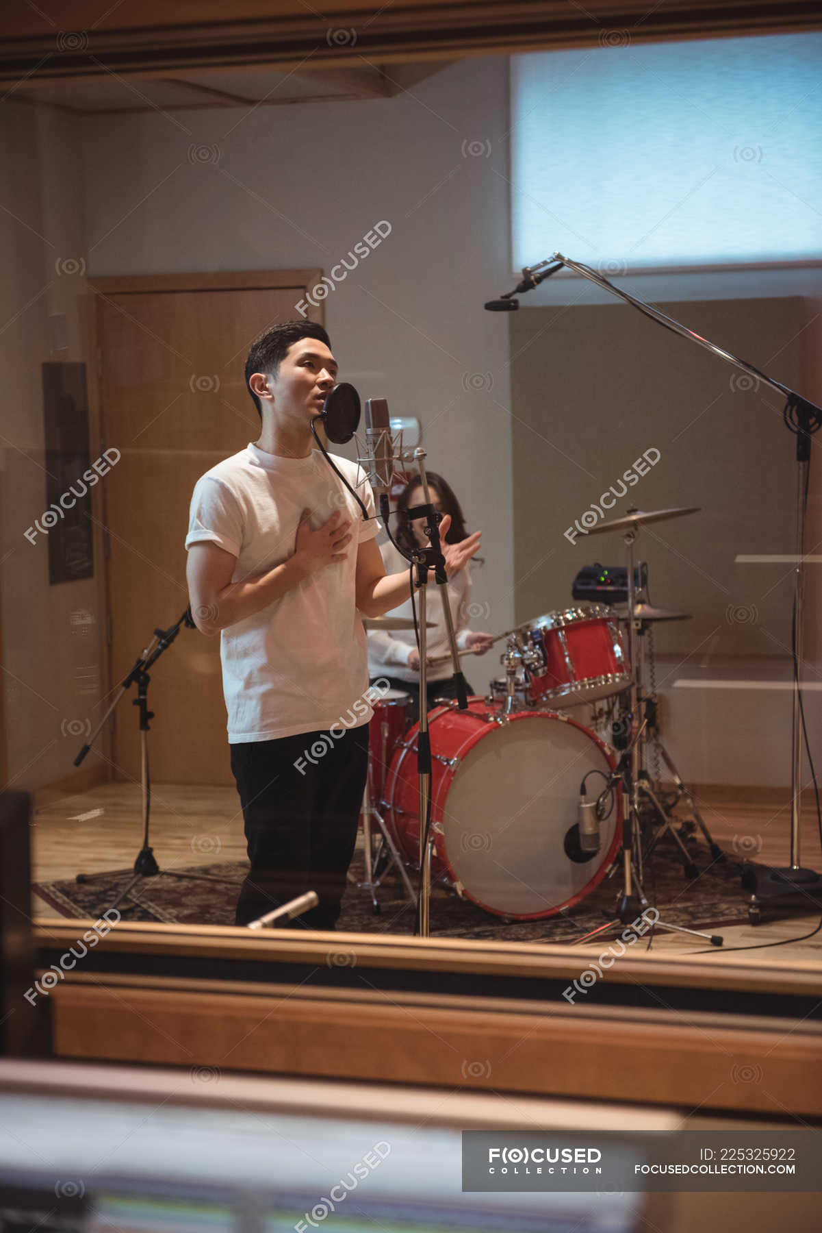 Asian man singing in recording studio — audio, singer - Stock Photo | #225325922