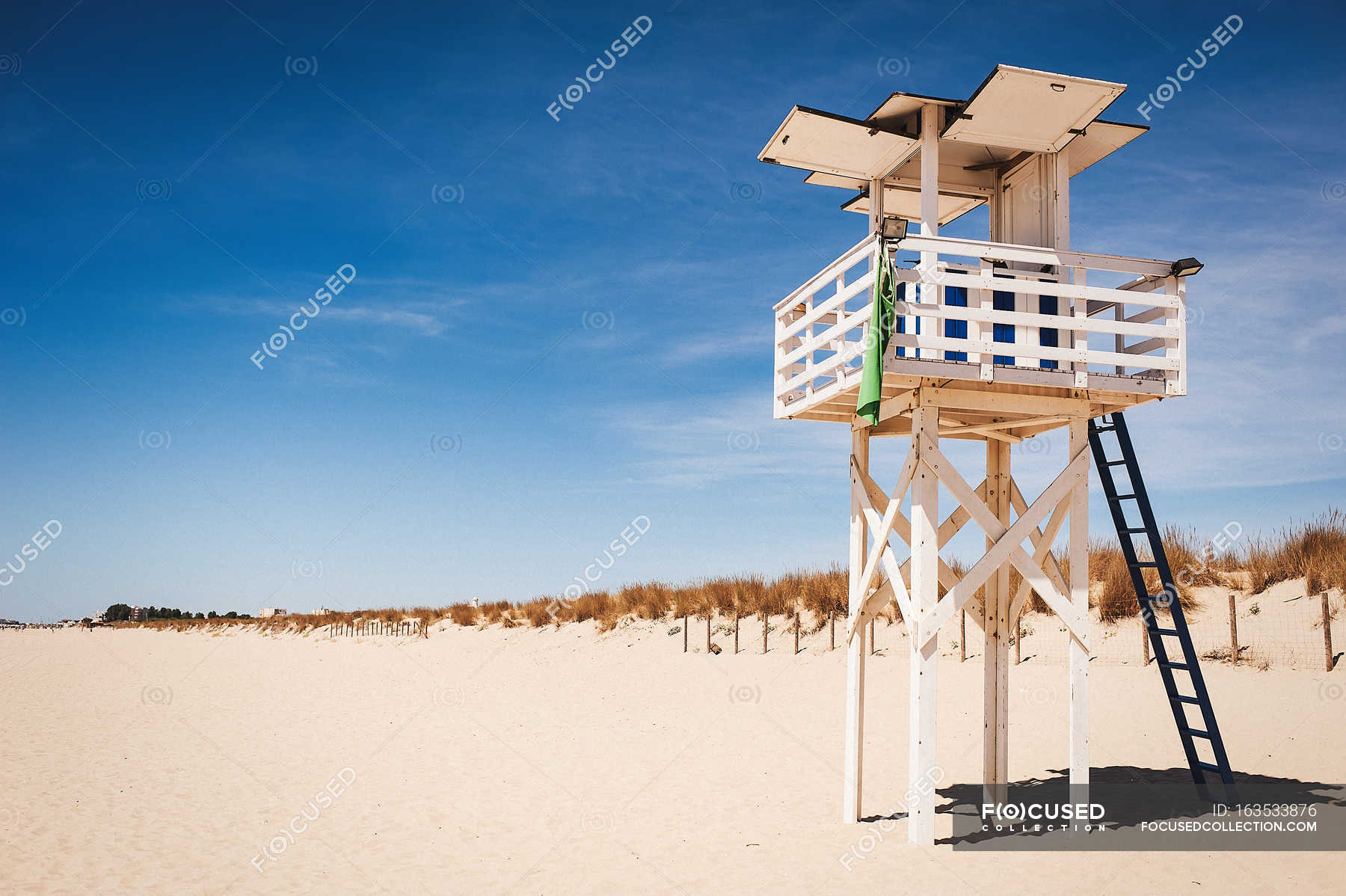 Lifeguard station on sunny beach — landscape, wooden - Stock Photo ...